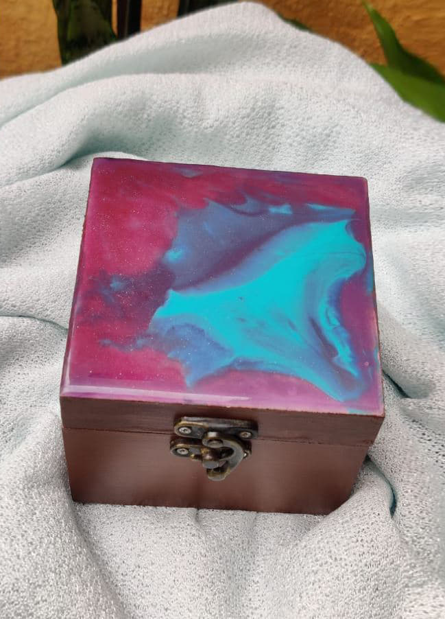 Get Two-Tone Abstract Handcrafted Watch Box at ₹ 850 | LBB Shop